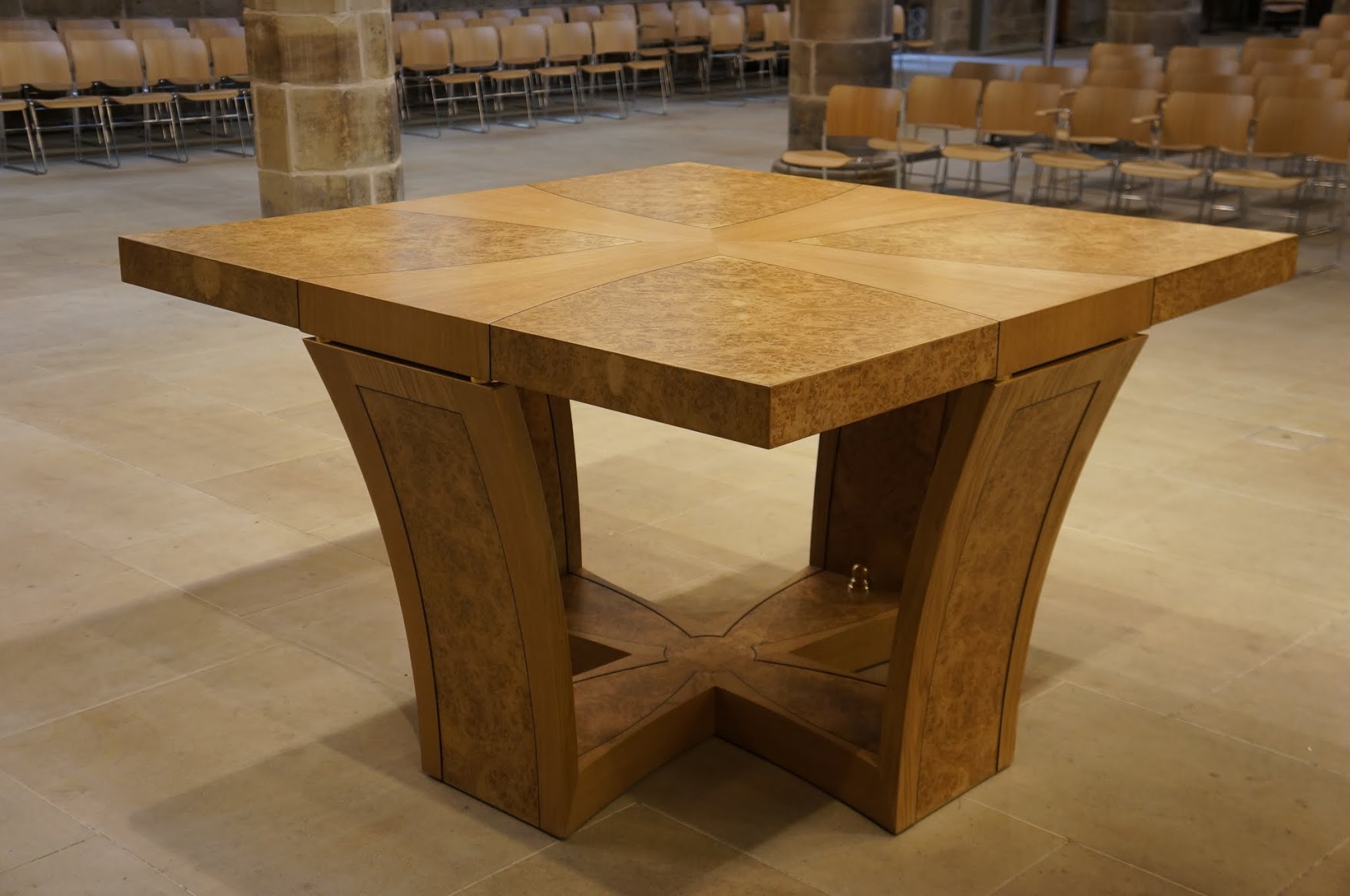 Altar and Ambo for Wakefield Cathedral - Dovetailors