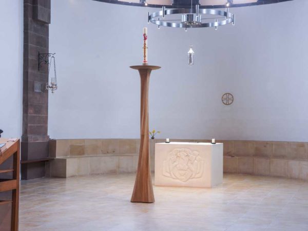 What is a Paschal Candle and how is it used? - Dovetailors