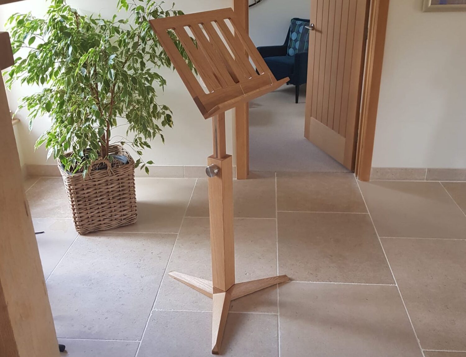 Bespoke Oak Music Stand - Dovetailors